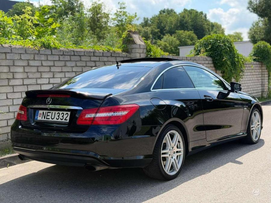 Черный Мерседес E 350 2011 в Каунас, объемом двигателя 2.99 л и пробегом 280 тыс. км за 8000 €, фото 9 на AUTOMOTO.COM.LV