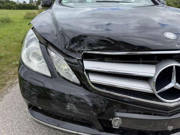 Melns Mercedes-Benz E 350 2011 Vilkaviškis, ar dzinēja tilpumu 3.00 L un nobraukumu 185 tūkst. km par 6499 €, foto 2 vietnē AUTOMOTO.COM.LV