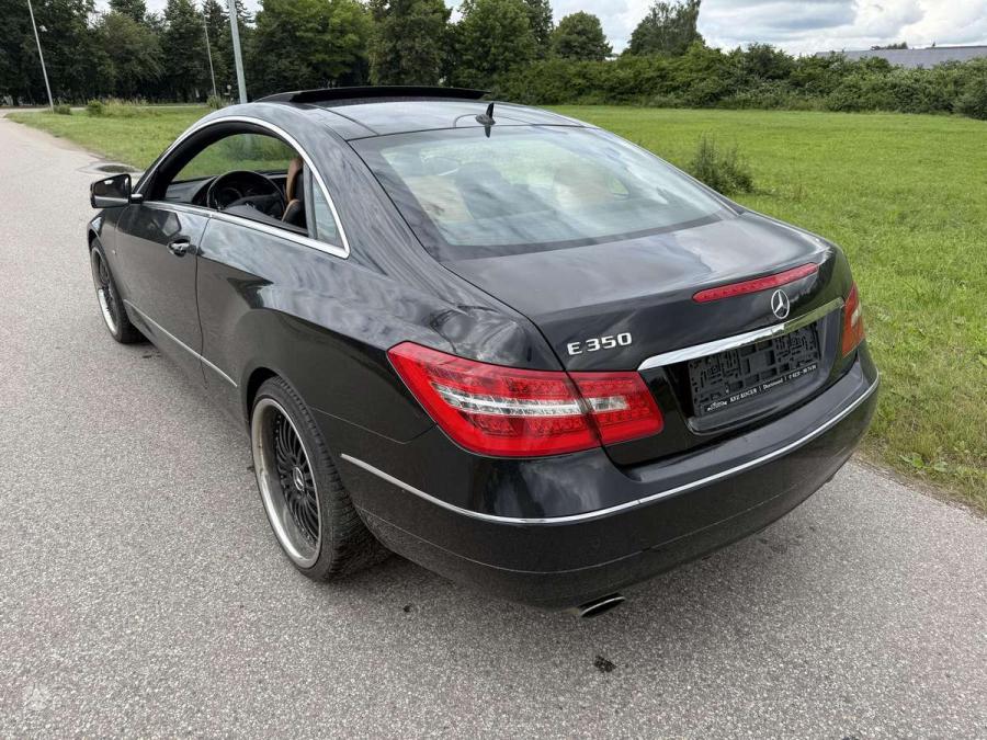 Melns Mercedes-Benz E 350 2011 Vilkaviškis, ar dzinēja tilpumu 3.00 L un nobraukumu 185 tūkst. km par 6499 €, foto 5 vietnē AUTOMOTO.COM.LV