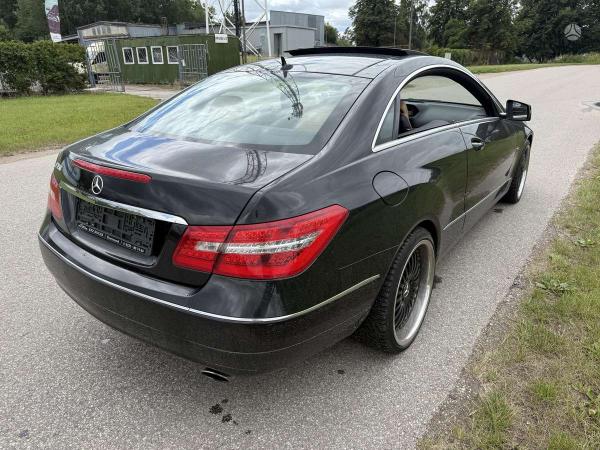 Melns Mercedes-Benz E 350 2011 Vilkaviškis, ar dzinēja tilpumu 3.00 L un nobraukumu 185 tūkst. km par 6499 €, foto 5 vietnē AUTOMOTO.COM.LV