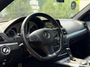 Black Mercedes-Benz E 350 2011 in Kaunas, with an engine capacity of 2.99 L and mileage of 277 thousand km for 8000 €, photo 12 on AUTOMOTO.COM.LV