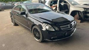 Black Mercedes-Benz E 350 2011 in Vilkaviskis, with an engine capacity of 2.99 L and mileage of 185 thousand km for 5999 €, photo  on AUTOMOTO.COM.LV