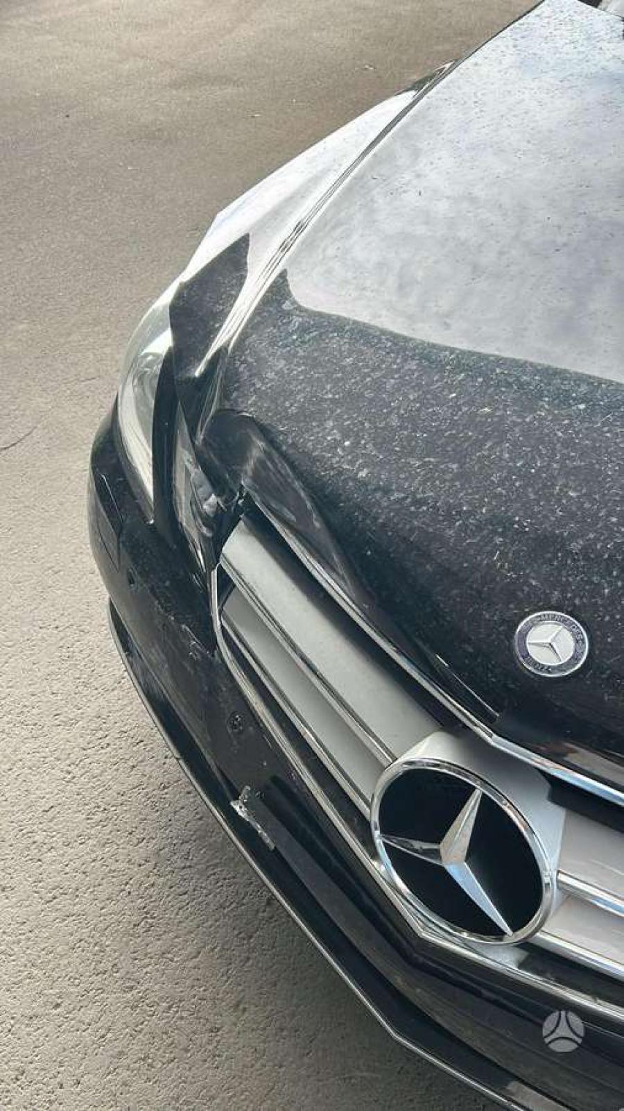 Black Mercedes-Benz E 350 2011 in Vilkaviskis, with an engine capacity of 2.99 L and mileage of 185 thousand km for 5999 €, photo 5 on AUTOMOTO.COM.LV
