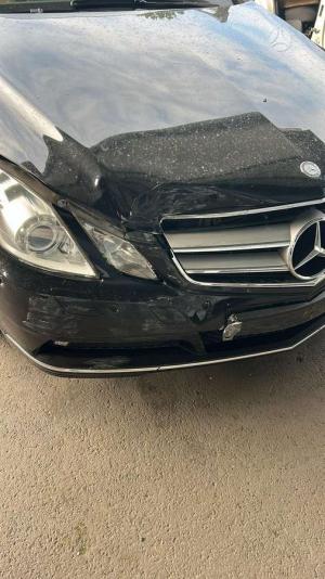 Black Mercedes-Benz E 350 2011 in Vilkaviskis, with an engine capacity of 2.99 L and mileage of 185 thousand km for 5999 €, photo 6 on AUTOMOTO.COM.LV