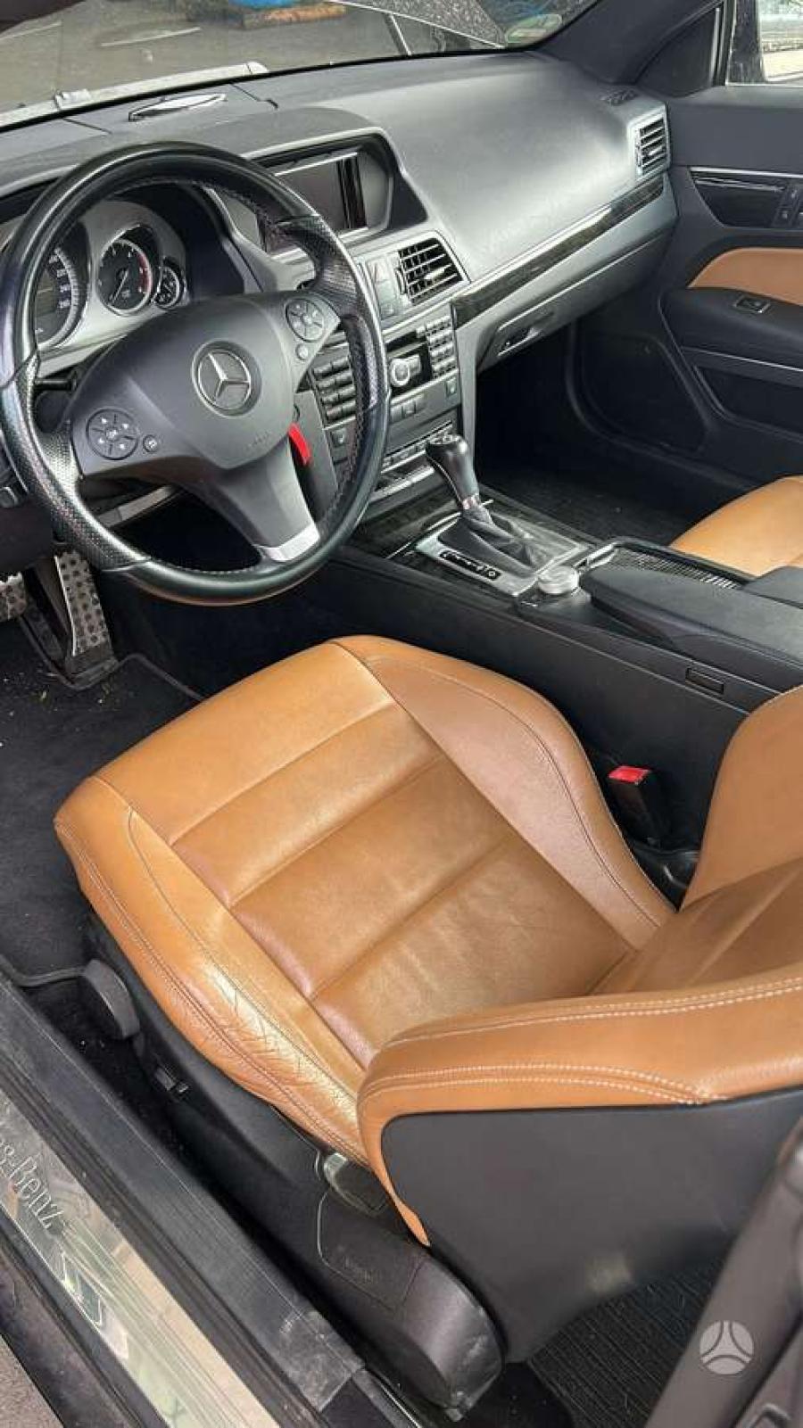 Black Mercedes-Benz E 350 2011 in Vilkaviskis, with an engine capacity of 2.99 L and mileage of 185 thousand km for 5999 €, photo 7 on AUTOMOTO.COM.LV