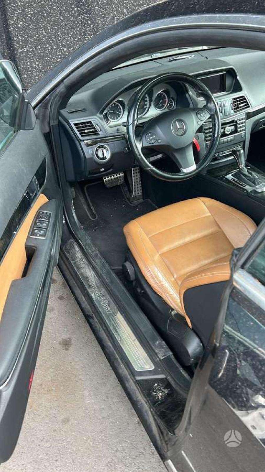 Black Mercedes-Benz E 350 2011 in Vilkaviskis, with an engine capacity of 2.99 L and mileage of 185 thousand km for 5999 €, photo 11 on AUTOMOTO.COM.LV