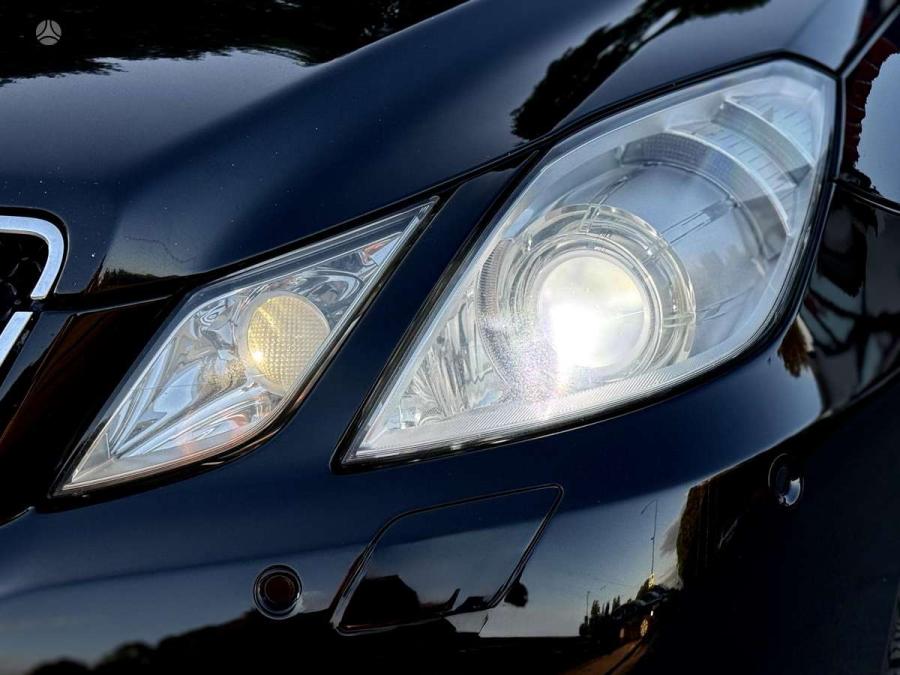 Melns Mercedes-Benz E 350 2011 Kauņa, ar dzinēja tilpumu 2.99 L un nobraukumu 277 tūkst. km par 8000 €, foto 17 vietnē AUTOMOTO.COM.LV