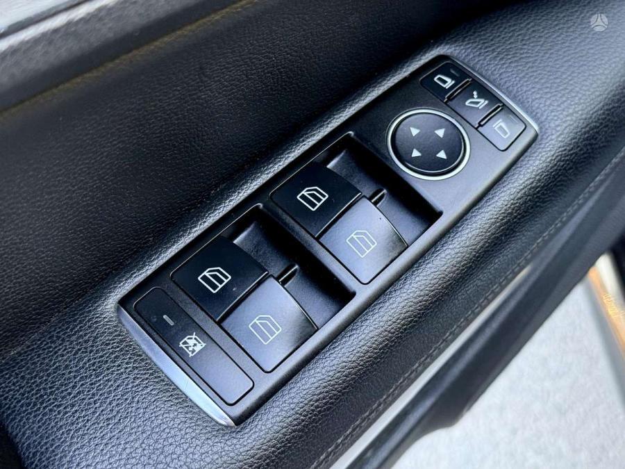 Melns Mercedes-Benz E 350 2011 Kauņa, ar dzinēja tilpumu 2.99 L un nobraukumu 277 tūkst. km par 8000 €, foto 23 vietnē AUTOMOTO.COM.LV
