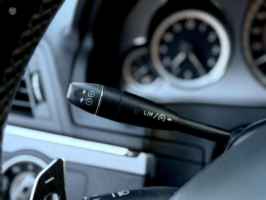Melns Mercedes-Benz E 350 2011 Kauņa, ar dzinēja tilpumu 2.99 L un nobraukumu 277 tūkst. km par 8000 €, foto 25 vietnē AUTOMOTO.COM.LV