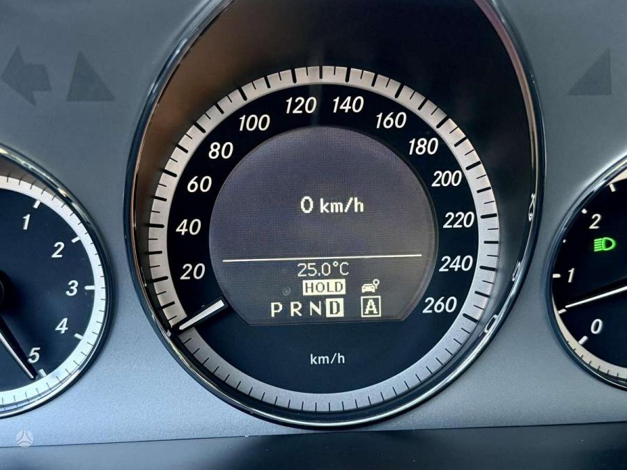 Melns Mercedes-Benz E 350 2011 Kauņa, ar dzinēja tilpumu 2.99 L un nobraukumu 277 tūkst. km par 8000 €, foto 26 vietnē AUTOMOTO.COM.LV