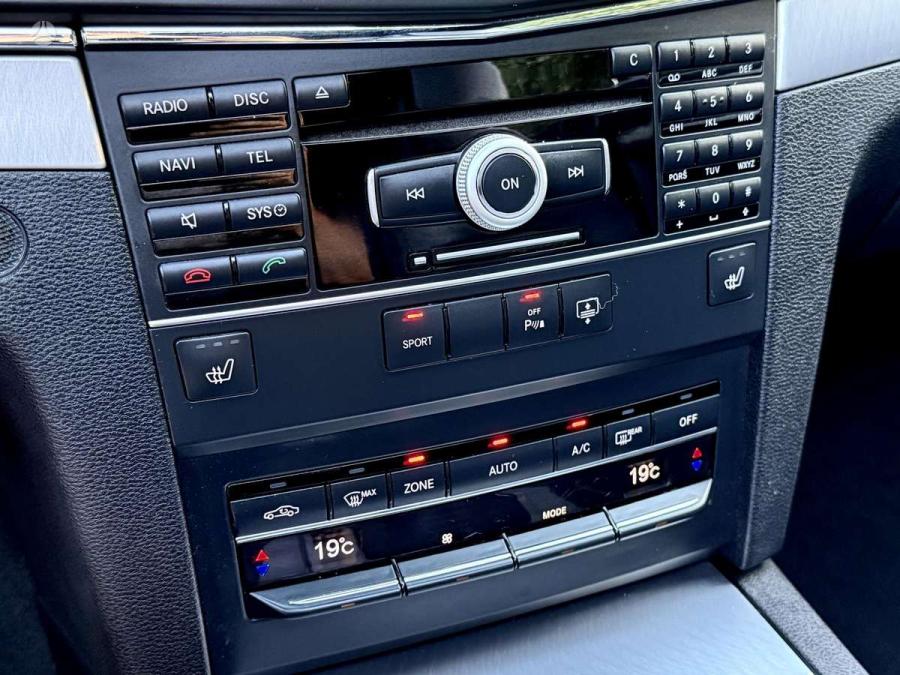 Melns Mercedes-Benz E 350 2011 Kauņa, ar dzinēja tilpumu 2.99 L un nobraukumu 277 tūkst. km par 8000 €, foto 29 vietnē AUTOMOTO.COM.LV