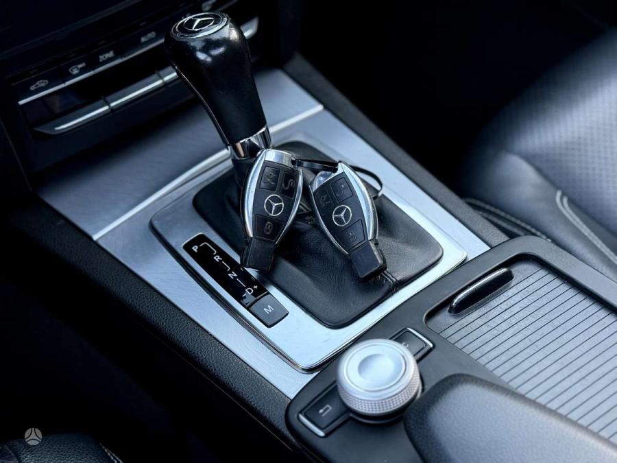 Melns Mercedes-Benz E 350 2011 Kauņa, ar dzinēja tilpumu 2.99 L un nobraukumu 277 tūkst. km par 8000 €, foto 30 vietnē AUTOMOTO.COM.LV