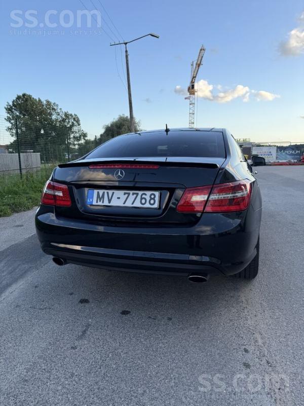 Melns Mercedes-Benz E 350 2012 Rīga, ar dzinēja tilpumu 3.00 L un nobraukumu 306 tūkst. km par 9500 €, foto 4 vietnē AUTOMOTO.COM.LV