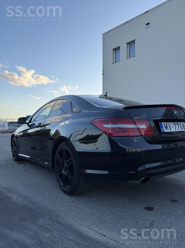 Melns Mercedes-Benz E 350 2012 Rīga, ar dzinēja tilpumu 3.00 L un nobraukumu 306 tūkst. km par 9500 €, foto 5 vietnē AUTOMOTO.COM.LV