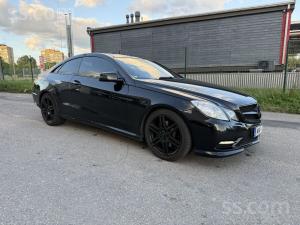 Black Mercedes-Benz E 350 2012 in Riga, with an engine capacity of 3.00 L and mileage of 306 thousand km for 9000 €, photo 3 on AUTOMOTO.COM.LV