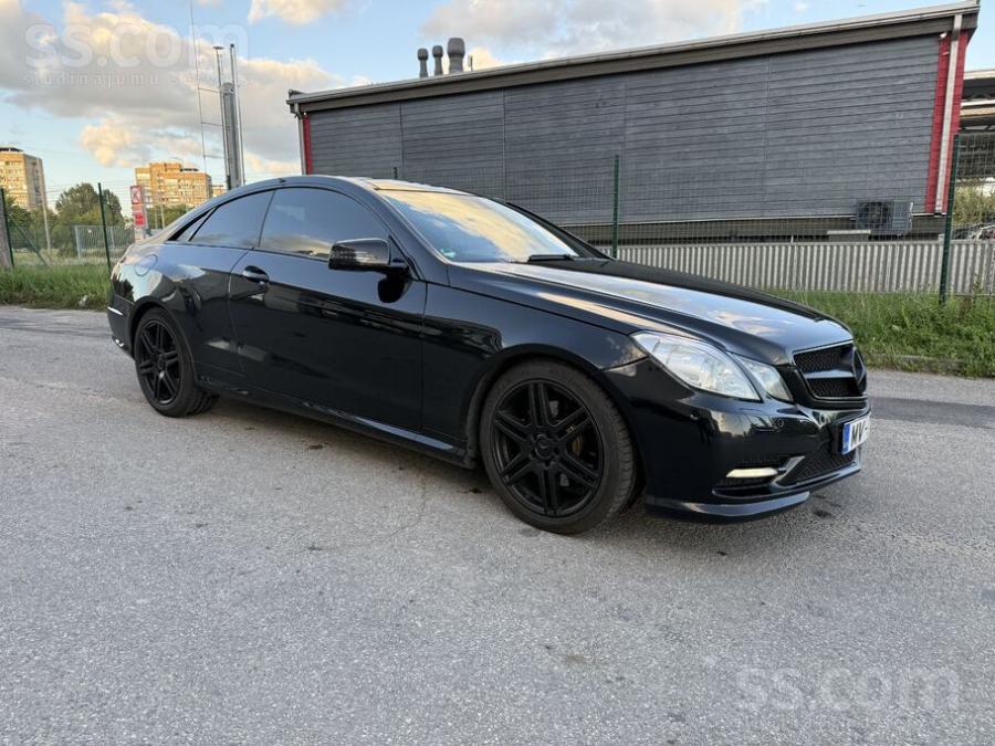 Black Mercedes-Benz E 350 2012 in Riga, with an engine capacity of 3.00 L and mileage of 306 thousand km for 9000 €, photo 3 on AUTOMOTO.COM.LV