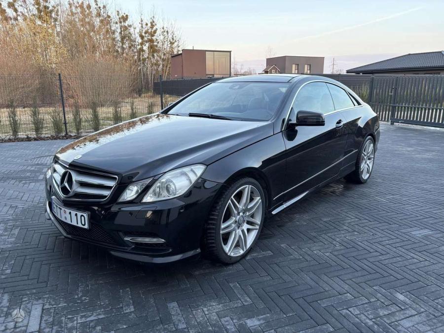Черный Мерседес E 350 2012 в Каунас, объемом двигателя 2.99 л и пробегом 275 тыс. км за 6500 €, фото 3 на AUTOMOTO.COM.LV