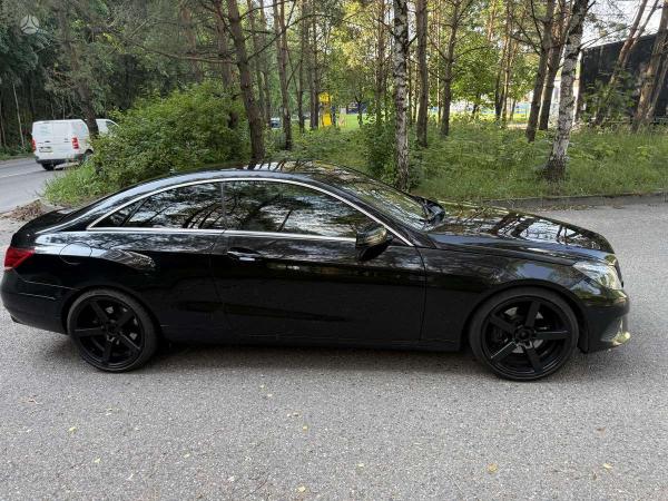 Black Mercedes-Benz E 350 2014 in Vilnius, with an engine capacity of 2.99 L and mileage of 337 thousand km for 8500 €, photo 4 on AUTOMOTO.COM.LV