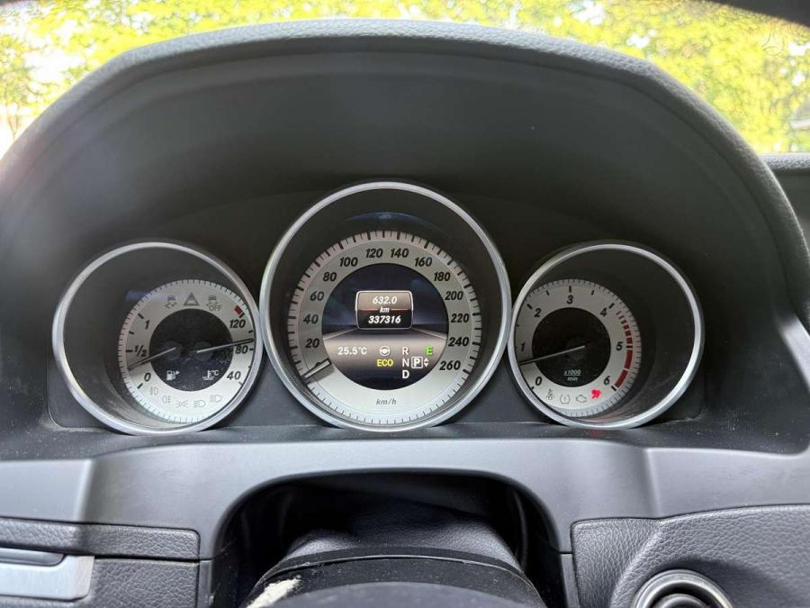 Melns Mercedes-Benz E 350 2014 Viļņa, ar dzinēja tilpumu 2.99 L un nobraukumu 337 tūkst. km par 8500 €, foto 11 vietnē AUTOMOTO.COM.LV