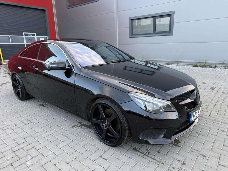 Black Mercedes-Benz E 350 2014 in Vilnius, with an engine capacity of 2.99 L and mileage of 337 thousand km for 9500 €, photo 4 on AUTOMOTO.COM.LV