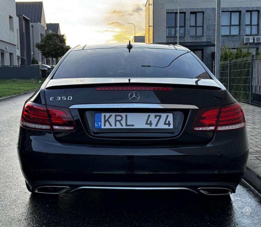 Black Mercedes-Benz E 350 2014 in Vilnius, with an engine capacity of 3.50 L and mileage of 179 thousand km for 8399 €, photo 5 on AUTOMOTO.COM.LV