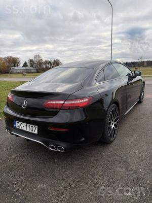 Black Mercedes-Benz E 350 2017 in Riga, with an engine capacity of 3.00 L and mileage of 76 thousand km for 25000 €, photo 6 on AUTOMOTO.COM.LV