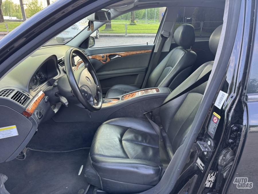 Melns Mercedes-Benz E 350 2006 Viļņa, ar dzinēja tilpumu 3.50 L un nobraukumu 254 tūkst. km par 2900 €, foto 13 vietnē AUTOMOTO.COM.LV