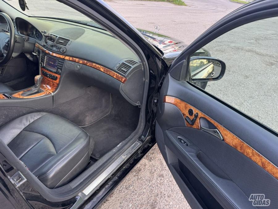 Melns Mercedes-Benz E 350 2006 Viļņa, ar dzinēja tilpumu 3.50 L un nobraukumu 254 tūkst. km par 2900 €, foto 17 vietnē AUTOMOTO.COM.LV