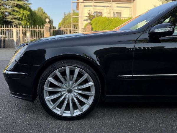 Black Mercedes-Benz E 350 2006 in Vilnius, with an engine capacity of 3.50 L and mileage of 235 thousand km for 4950 €, photo 8 on AUTOMOTO.COM.LV