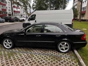 Black Mercedes-Benz E 350 2006 in Siauliai, with an engine capacity of 3.50 L and mileage of 246 thousand km for 2499 €, photo 5 on AUTOMOTO.COM.LV