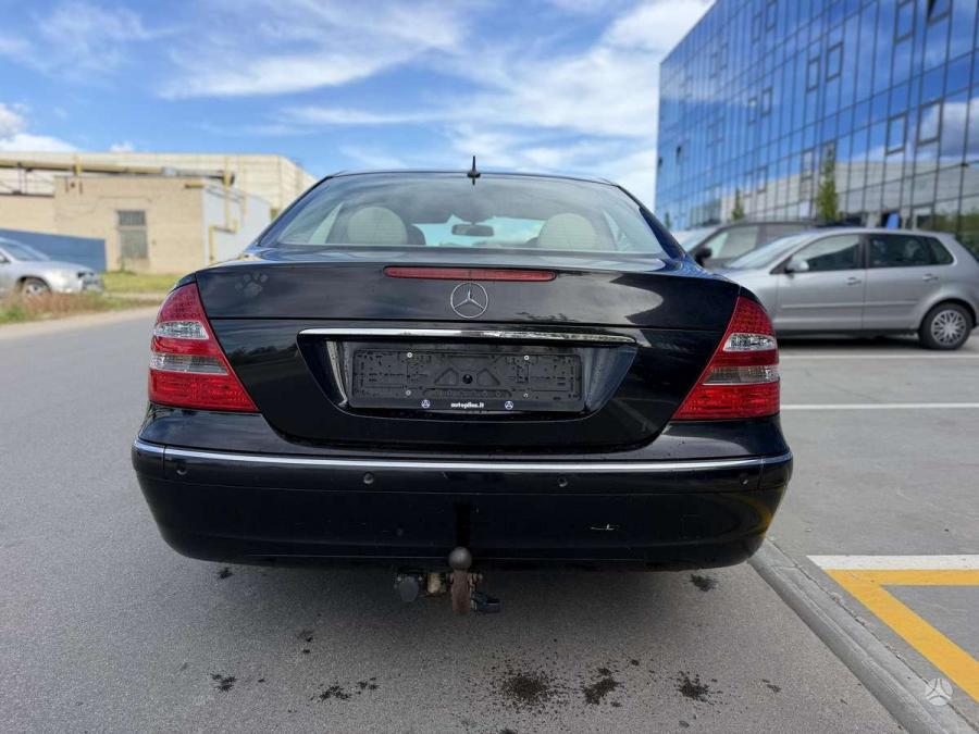 Black Mercedes-Benz E 350 2006 in Panevezys, with an engine capacity of 3.50 L and mileage of 354 thousand km for 2000 €, photo 10 on AUTOMOTO.COM.LV