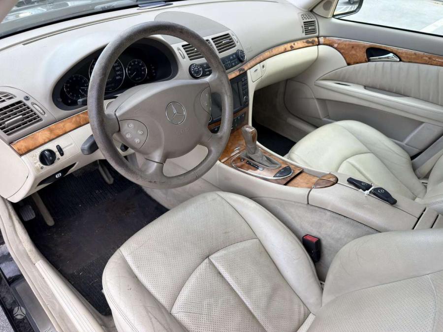 Black Mercedes-Benz E 350 2006 in Panevezys, with an engine capacity of 3.50 L and mileage of 354 thousand km for 2000 €, photo 16 on AUTOMOTO.COM.LV