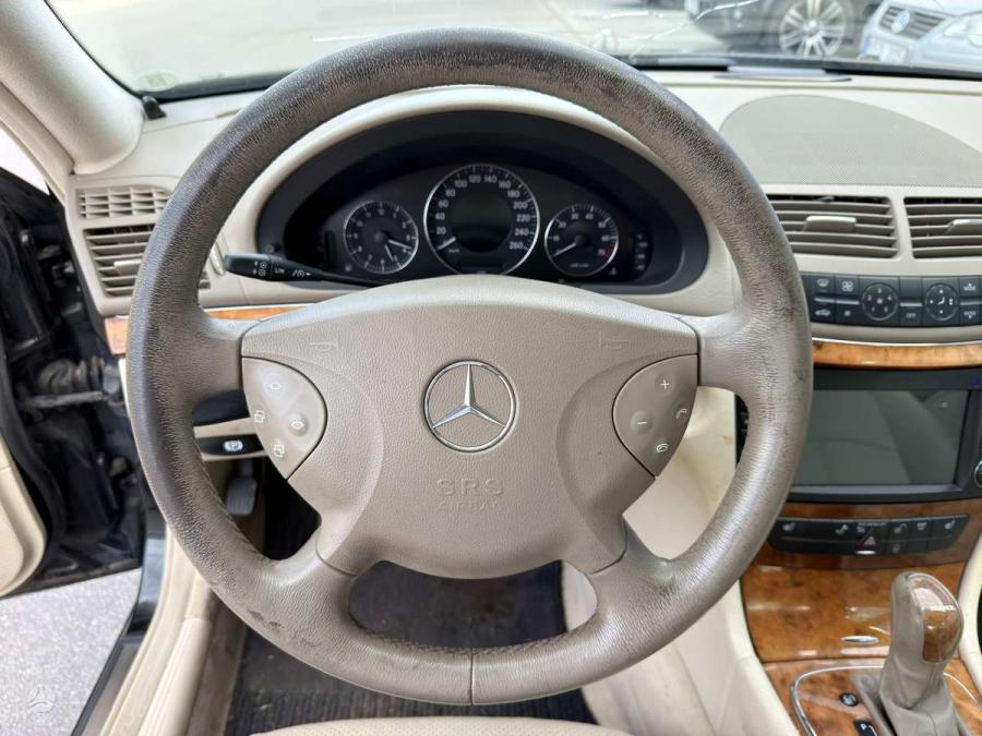 Black Mercedes-Benz E 350 2006 in Panevezys, with an engine capacity of 3.50 L and mileage of 354 thousand km for 2000 €, photo 23 on AUTOMOTO.COM.LV