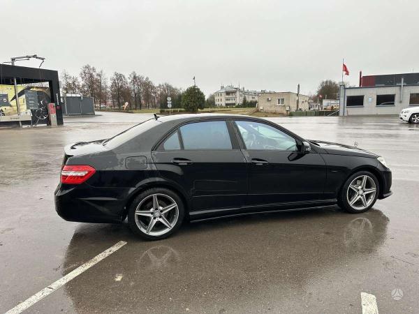 Black Mercedes-Benz E 350 2009 in Kaunas, with an engine capacity of 2.99 L and mileage of 517 thousand km for 6000 €, photo 5 on AUTOMOTO.COM.LV