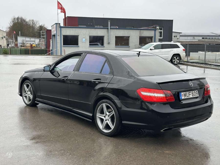 Melns Mercedes-Benz E 350 2009 Kauņa, ar dzinēja tilpumu 2.99 L un nobraukumu 517 tūkst. km par 6000 €, foto 9 vietnē AUTOMOTO.COM.LV