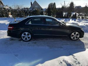 Black Mercedes-Benz E 350 2009 in Klaipeda, with an engine capacity of 2.99 L and mileage of 464 thousand km for 7000 €, photo 3 on AUTOMOTO.COM.LV