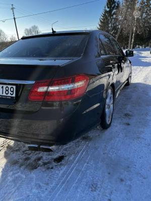 Black Mercedes-Benz E 350 2009 in Klaipeda, with an engine capacity of 2.99 L and mileage of 464 thousand km for 7000 €, photo 4 on AUTOMOTO.COM.LV