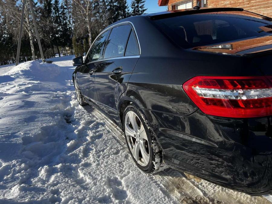 Black Mercedes-Benz E 350 2009 in Klaipeda, with an engine capacity of 2.99 L and mileage of 464 thousand km for 7000 €, photo 5 on AUTOMOTO.COM.LV