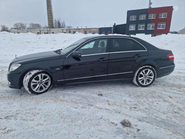 Black Mercedes-Benz E 350 2009 in Mazeikiai, with an engine capacity of 2.99 L and mileage of 330 thousand km for 7200 €, photo 3 on AUTOMOTO.COM.LV