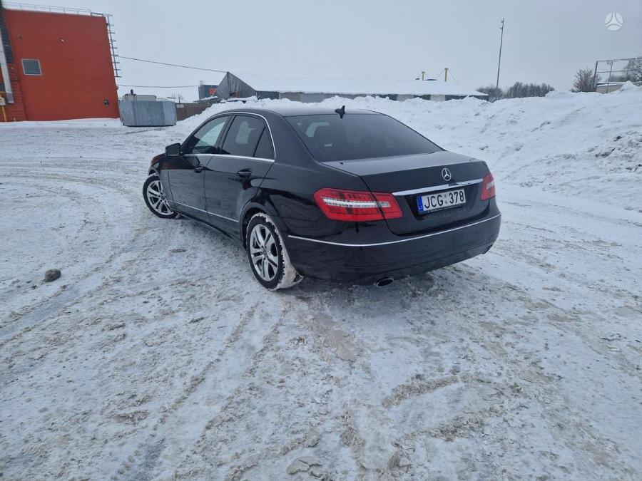 Melns Mercedes-Benz E 350 2009 Mažeikiai, ar dzinēja tilpumu 2.99 L un nobraukumu 330 tūkst. km par 7200 €, foto 4 vietnē AUTOMOTO.COM.LV