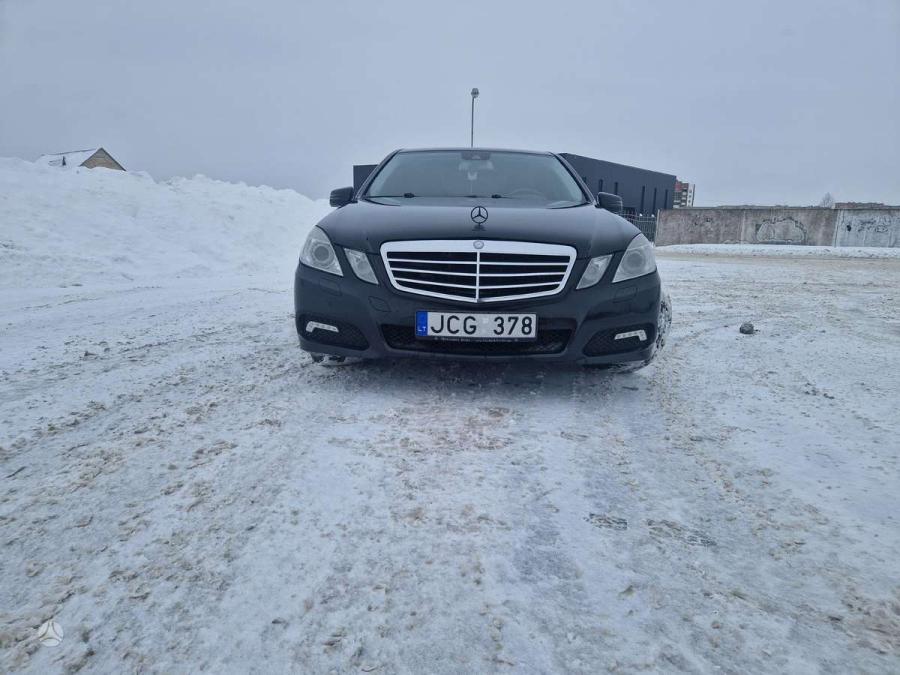 Melns Mercedes-Benz E 350 2009 Mažeikiai, ar dzinēja tilpumu 2.99 L un nobraukumu 330 tūkst. km par 7200 €, foto 8 vietnē AUTOMOTO.COM.LV