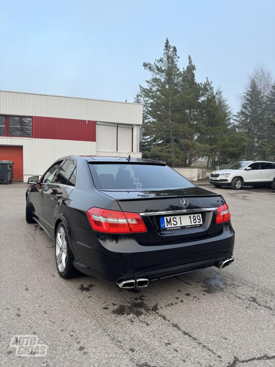 Melns Mercedes-Benz E 350 2009 Klaipėda, ar dzinēja tilpumu 3.00 L un nobraukumu 459 tūkst. km par 4350 €, foto 12 vietnē AUTOMOTO.COM.LV