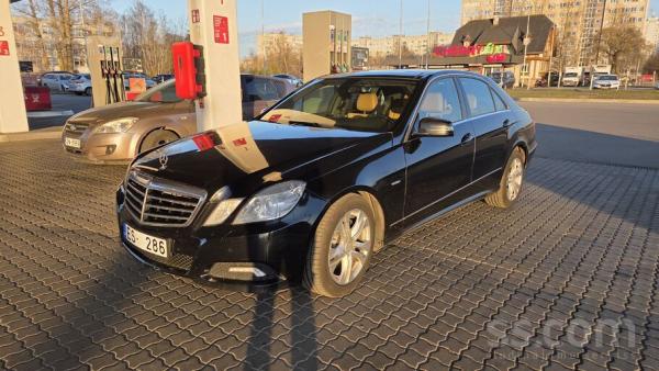 Black Mercedes-Benz E 350 2009 in Riga, with an engine capacity of 3.00 L and mileage of 389 thousand km for 6750 €, photo 2 on AUTOMOTO.COM.LV