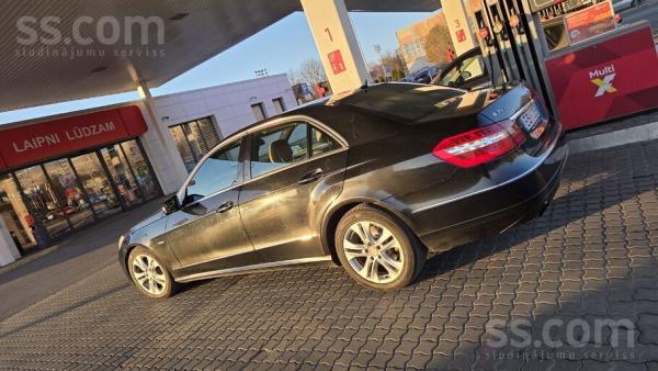 Black Mercedes-Benz E 350 2009 in Riga, with an engine capacity of 3.00 L and mileage of 389 thousand km for 6750 €, photo 3 on AUTOMOTO.COM.LV