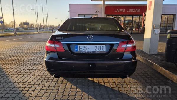 Black Mercedes-Benz E 350 2009 in Riga, with an engine capacity of 3.00 L and mileage of 389 thousand km for 6750 €, photo 5 on AUTOMOTO.COM.LV