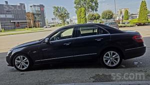 Black Mercedes-Benz E 350 2009 in Riga, with an engine capacity of 3.00 L and mileage of 389 thousand km for 6500 €, photo 10 on AUTOMOTO.COM.LV