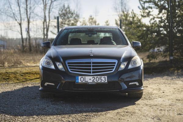Black Mercedes-Benz E 350 2009 in Riga, with an engine capacity of 3.00 L and mileage of 273 thousand km for 9590 €, photo 2 on AUTOMOTO.COM.LV