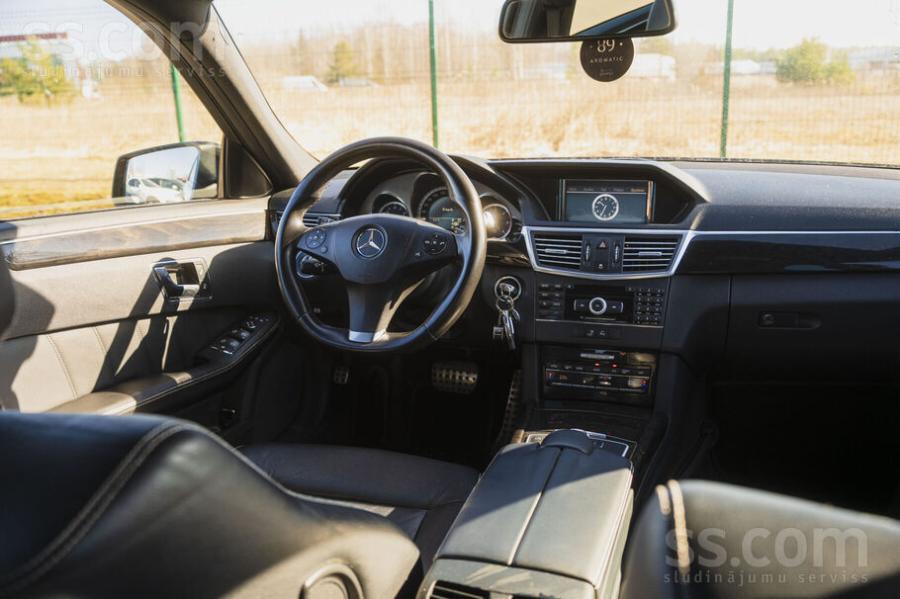 Melns Mercedes-Benz E 350 2009 Rīga, ar dzinēja tilpumu 3.00 L un nobraukumu 273 tūkst. km par 9590 €, foto 12 vietnē AUTOMOTO.COM.LV