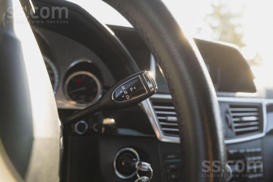 Melns Mercedes-Benz E 350 2009 Rīga, ar dzinēja tilpumu 3.00 L un nobraukumu 273 tūkst. km par 9590 €, foto 18 vietnē AUTOMOTO.COM.LV