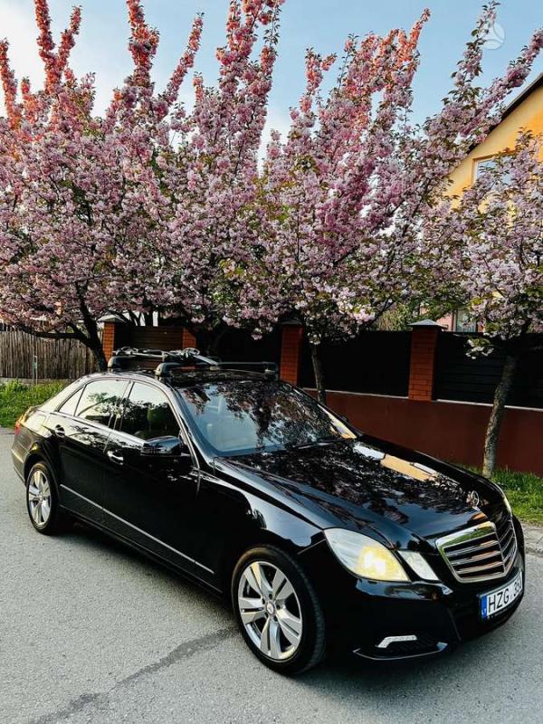 Black Mercedes-Benz E 350 2009 in Alytus, with an engine capacity of 3.50 L and mileage of 212 thousand km for 9999 €, photo 2 on AUTOMOTO.COM.LV